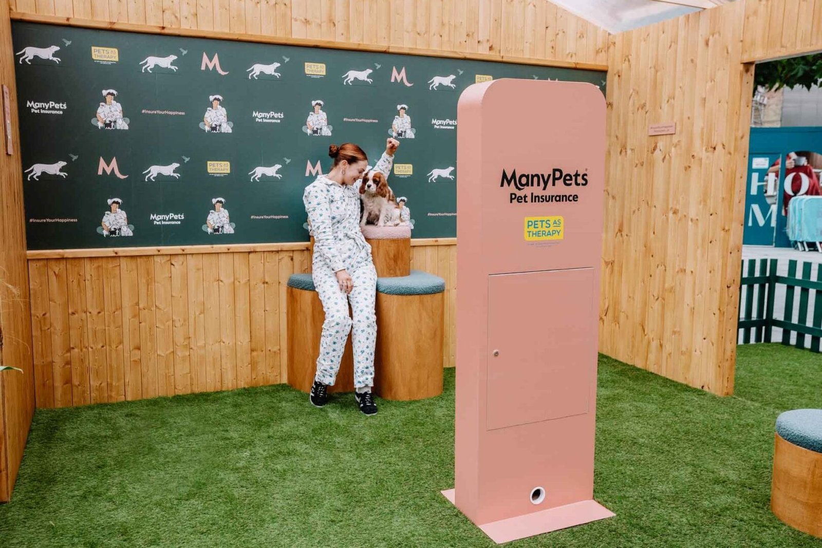 ManyPets Petting Booth - Electric Sunshine